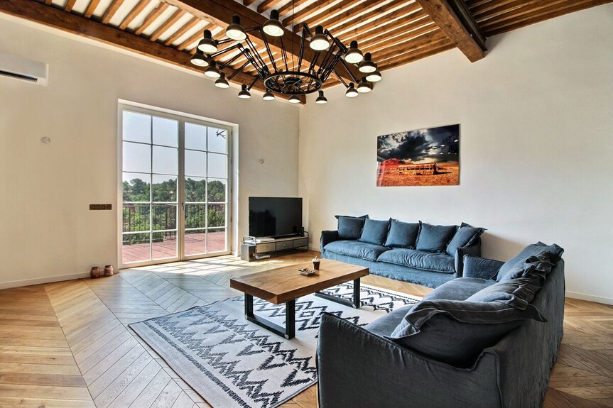 Propriété De Prestige Avec 10 Chambres, à Roussillonsur 2 Ha De Terrain - Roussillon