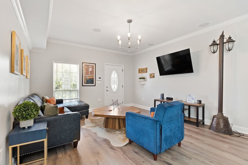 Tranquil Mid-city Oasis: 4br, 3ba ,Gated Pool, Shared Backyard, Parking - Perfect Nola Getaway! - Louisiana