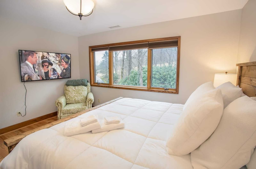 Large Mountain Retreat Near Downtown - Boone, NC
