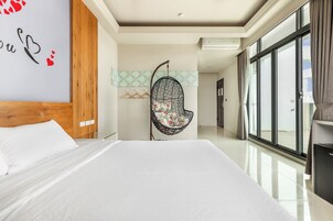 Cortinas/cortinados opacos, Wi-fi grátis, roupa de cama fornecida