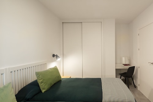 Live In Front Of The Sea. In 1 Minute On The Beach - Cádiz