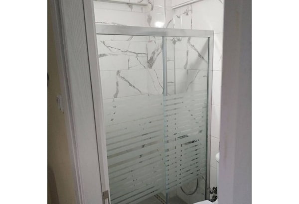 Kli̇mali̇ Uygun Fi̇yatli Sifir Stüdyo Dai̇re - Gaziemir