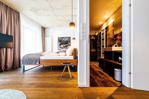 Frigobar, cofres nos quartos, individualmente decorados