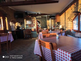 Pequeno-almoço inspirado na cozinha local diário (6 EUR por pessoa) 