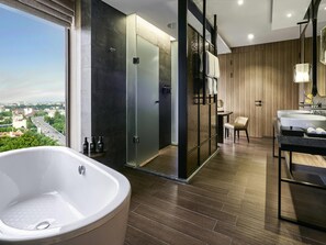 Suíte júnior, 1 cama King (Pullman) | Roupas de cama premium, frigobar, cofres nos quartos, escrivaninha