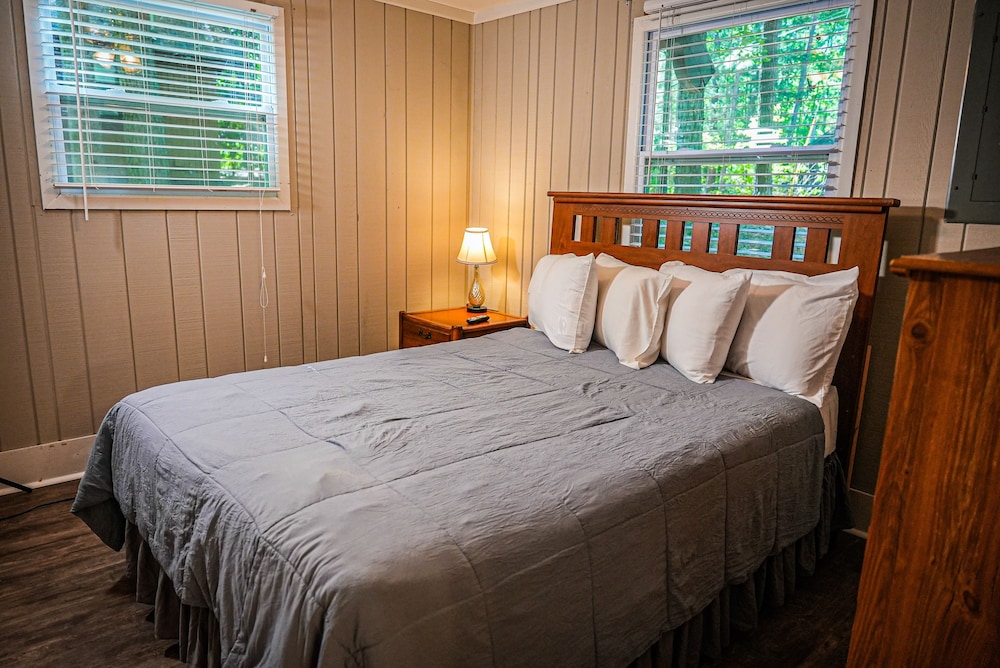 Cozy Chalet With Screened In Porch Just Miles From Wild Animal Safari - Wild Animal Safari - Pine Mountain, Georgia