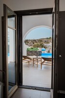 Suite, piscina privativa | Roupa de alta qualidade, minibar, cofre com capacidade para portátil 