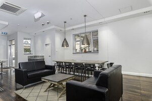 Área de estar no saguão