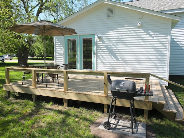 Beach Town Escape - Completely Renovated And Gorgeous! Walk To Lake And Beach! - Frankfort, MI