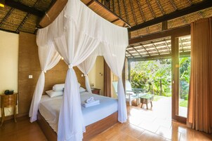 Secretária, quartos insonorizados, com decoração personalizada 