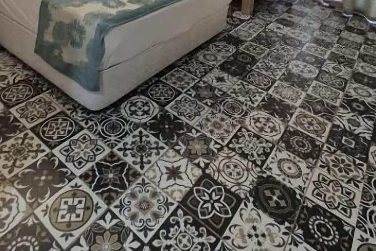 Quarto quádruplo superior, vista para a piscina | Frigobar, cofres nos quartos, escrivaninha