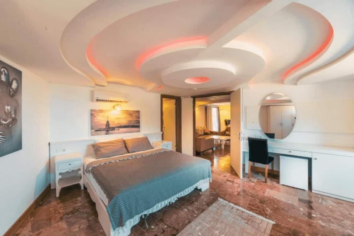 Suíte presidencial, vista para a piscina | Frigobar, cofres nos quartos, escrivaninha