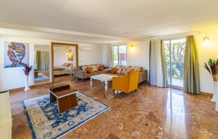 Quarto luxo | Frigobar, cofres nos quartos, escrivaninha