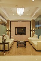 Área de estar no saguão