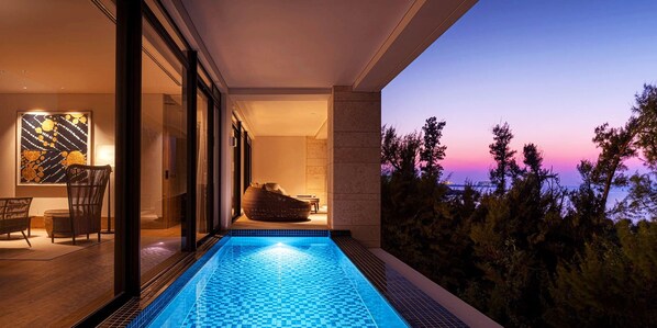 Minibar grátis, cofre no quarto, secretária