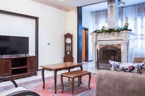 Apartamento Nobre | Sala de estar | Smart TV, lareira, Netflix, serviços de streaming 