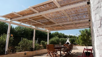 Vila, 2 quartos, para fumantes, piscina particular | Área para churrasco/piquenique