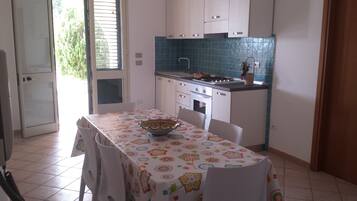 Apartamento, 2 quartos, para fumantes, sacada | Sala de jantar