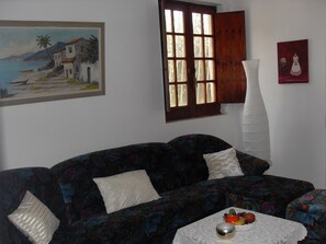 Casa, 1 quarto, terraço, vista para o jardim | Sala