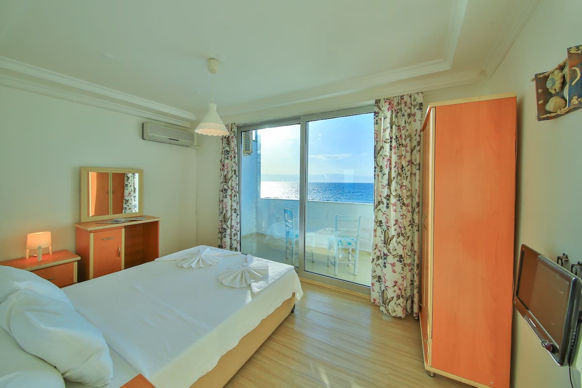 Quarto casal, sacada, vista para o mar
