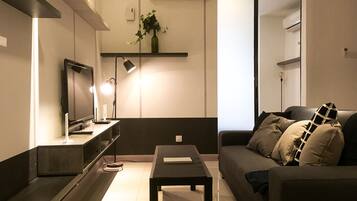 Estúdio (Venice Home C909) | Sala de estar | TV