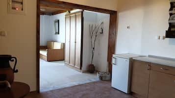 Casa, 1 quarto, terraço | Cozinha privada | Um frigorífico/congelador grande, um forno, uma placa de cozinha