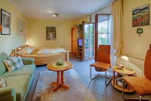 Apartamento Clássico, pátio, vista para o jardim (Nr. 1) | Com mobília individualizada, Wi-fi grátis, roupa de cama fornecida 