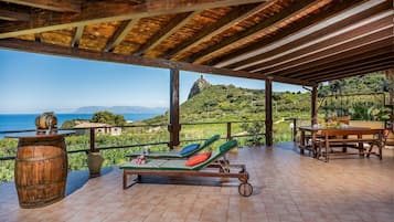 Vila, 1 quarto, para fumantes, sacada | Terraço/pátio