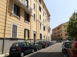Casa, 2 quartos, sacada, vista para a cidade | Fachada