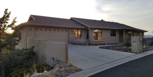 ~Look No Further~ 4,000sf Hillside With Views Tv's & Pool Table - Prescott, AZ