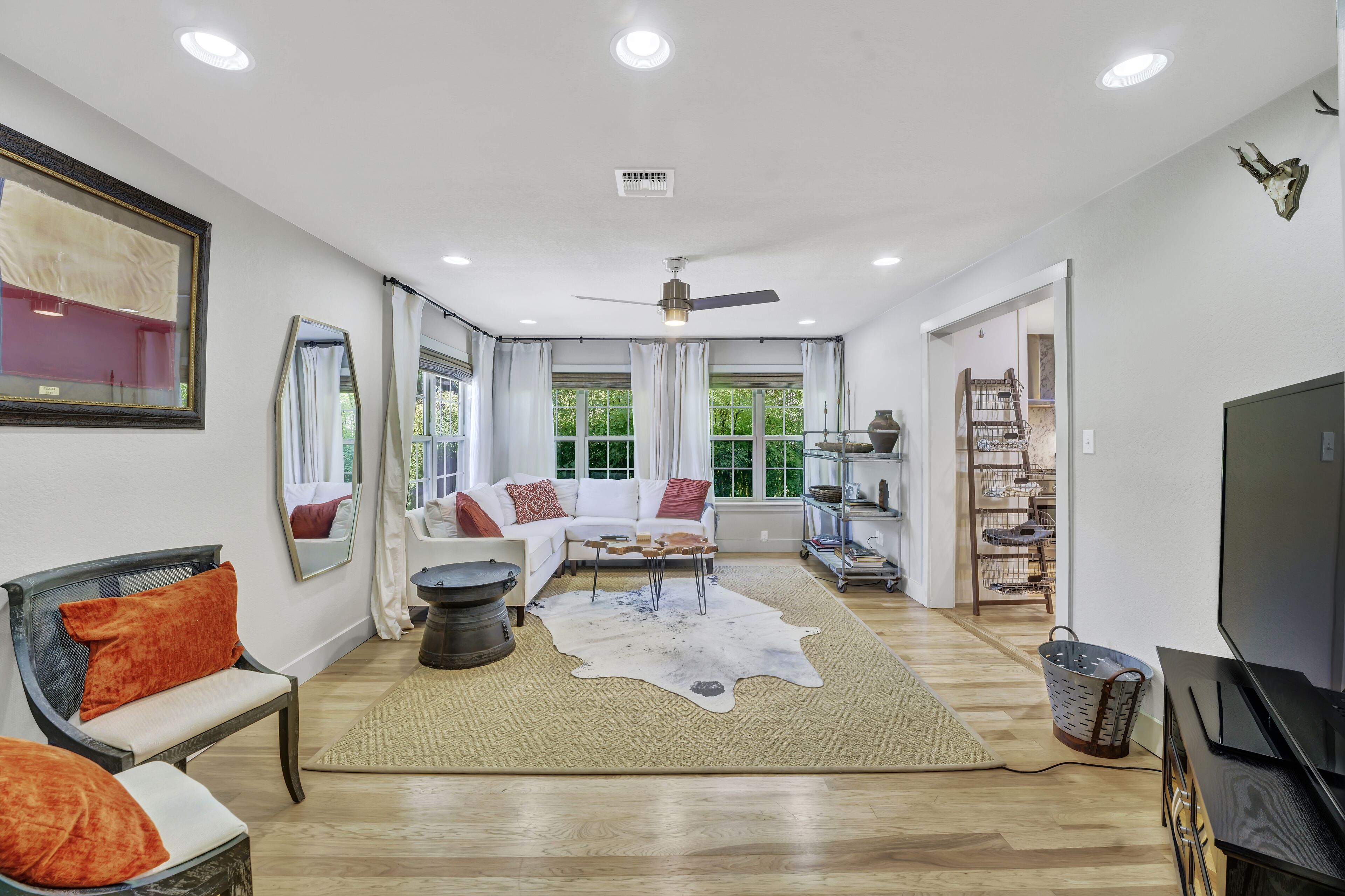 Charming And Updated Home One Block From Main Street. - Fredericksburg, TX