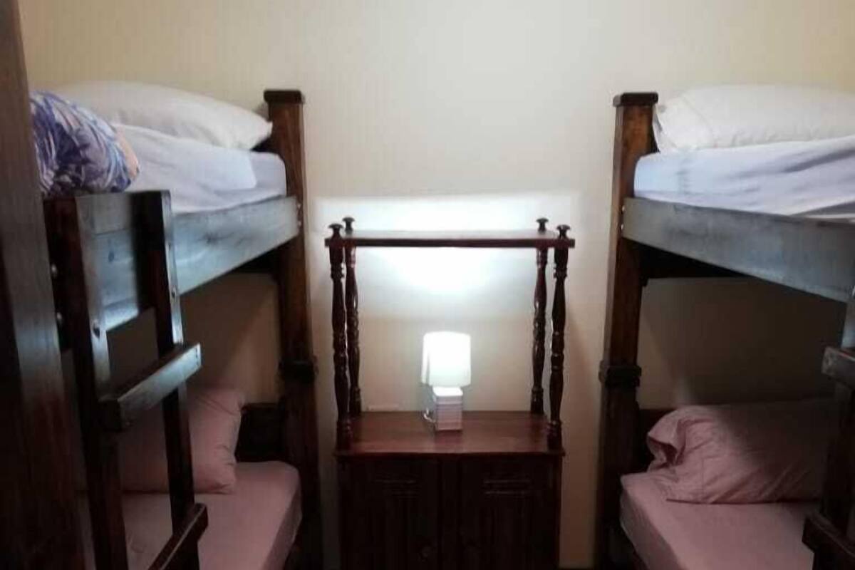 Quarto Económico | Cortinas/cortinados opacos, ferro/tábua de engomar, Wi-fi grátis 