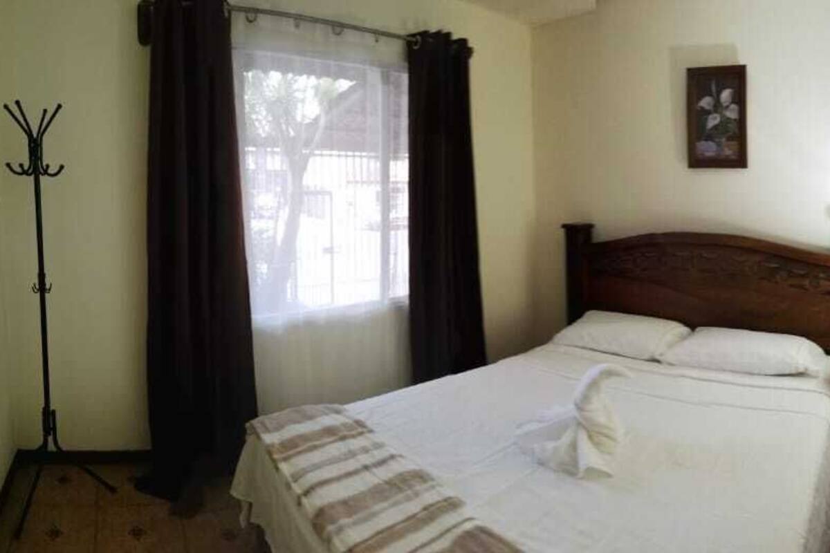 Quarto Familiar | Cortinas/cortinados opacos, ferro/tábua de engomar, Wi-fi grátis 