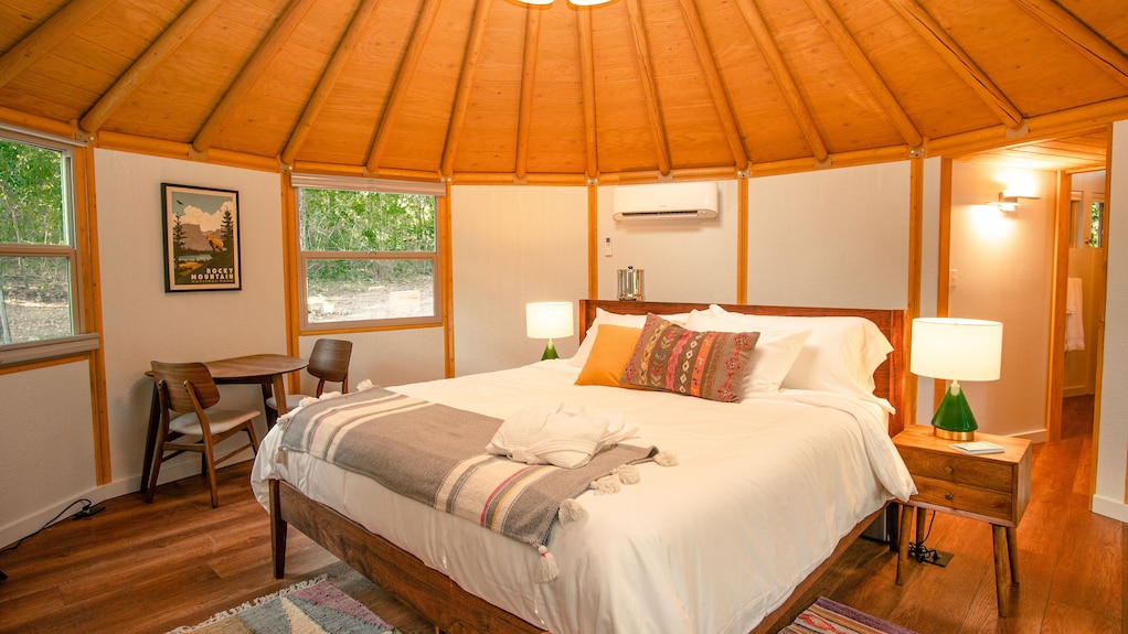 ¡Relájate En Tu Propia Cabaña Aislada De Yurt Ubicada En Una Propiedad De Más De 200 Acres! - Bastrop, TX