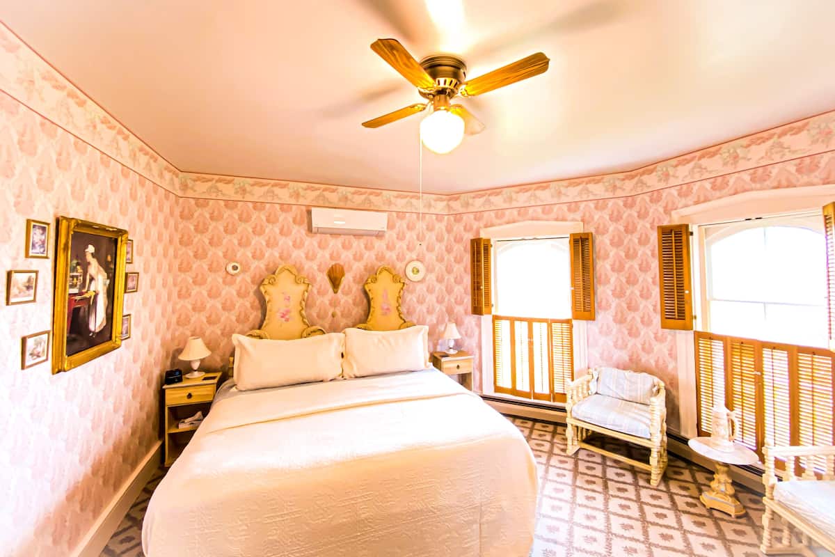 Quarto Nobre | Roupa de alta qualidade, camas de colchão pillowtop