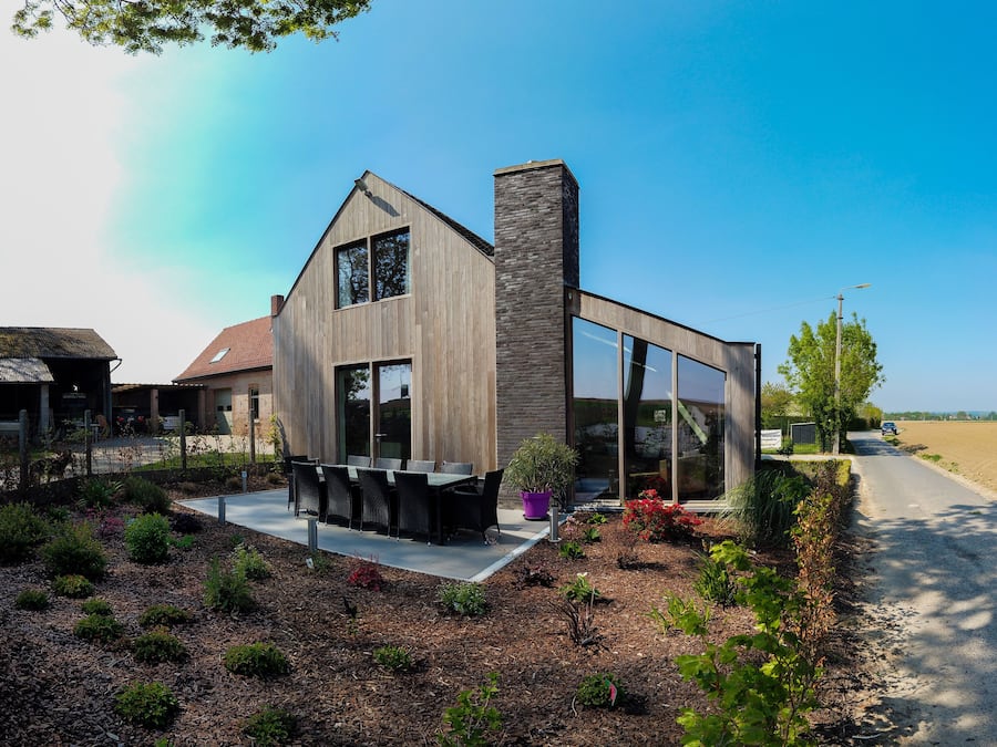 Terraço com espreguiçadeiras