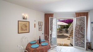 Vila, 5 quartos | Opções para refeição no quarto