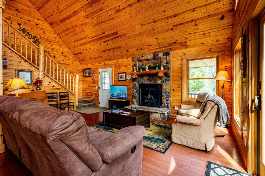 Private Log Cabin Retreat | Pond, Hot Tub, Game Room, Sleeps 8 - Brown County, IN
