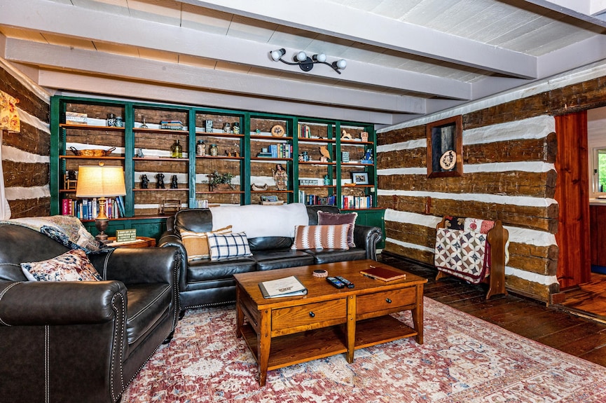 B'twixt The Ridges Log Cabin - Indiana