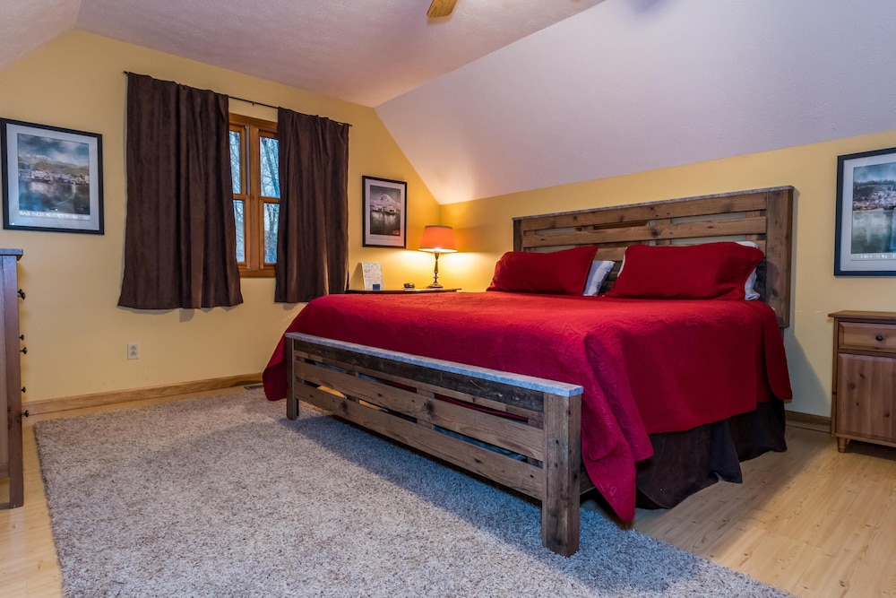 3br, 3ba Log Cabin - Brown County, IN