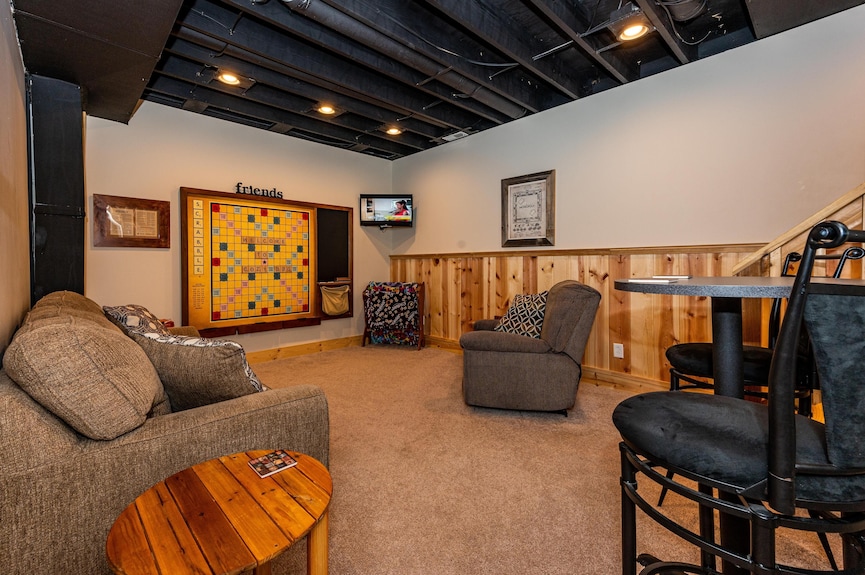 Dog-friendly Log Cabin | Hot Tub, Game Room & Fireplace 4br, 3ba - Brown County, IN