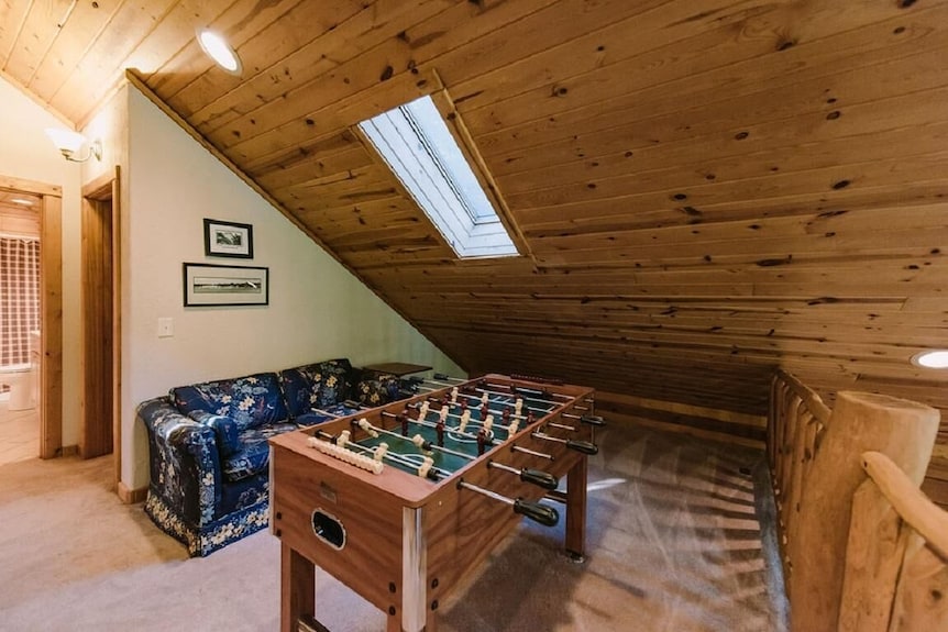 3br, 2.5ba Log Cabin - Indiana