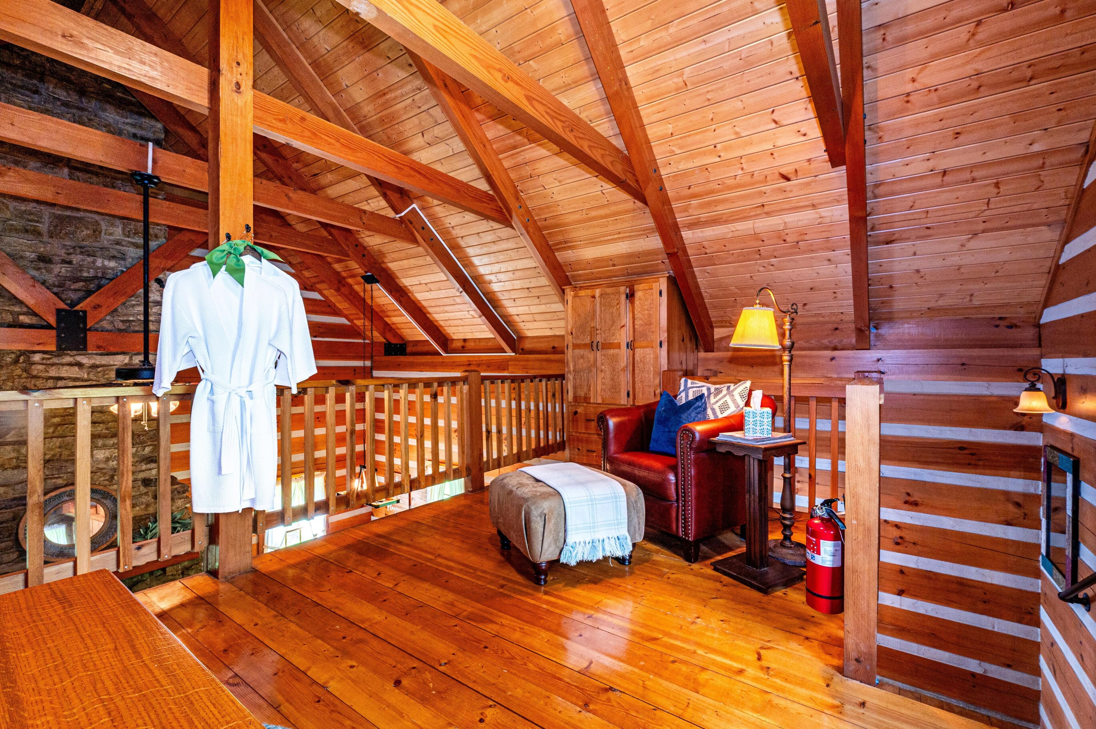 Romantic Log Cabin | Hot Tub & 5 Min To Nashville 1br, 1ba - Nashville, IN