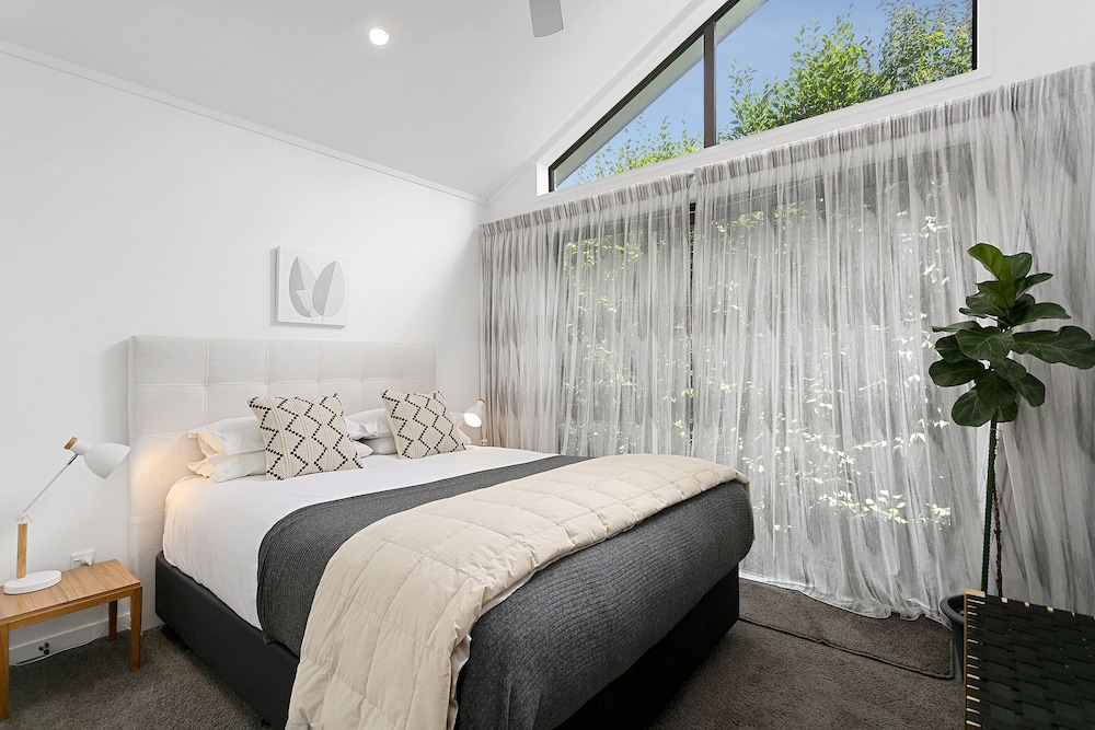 Spacious Home With Pool | Walk To Lake & Town - 