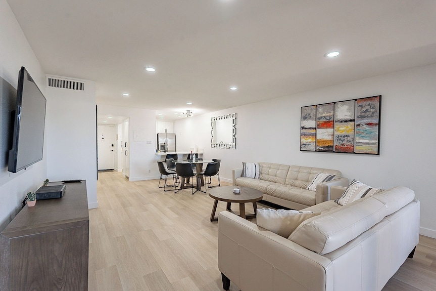 Elegant Old Town Condo With Heated Pool & Hot Tub - Scottsdale, AZ