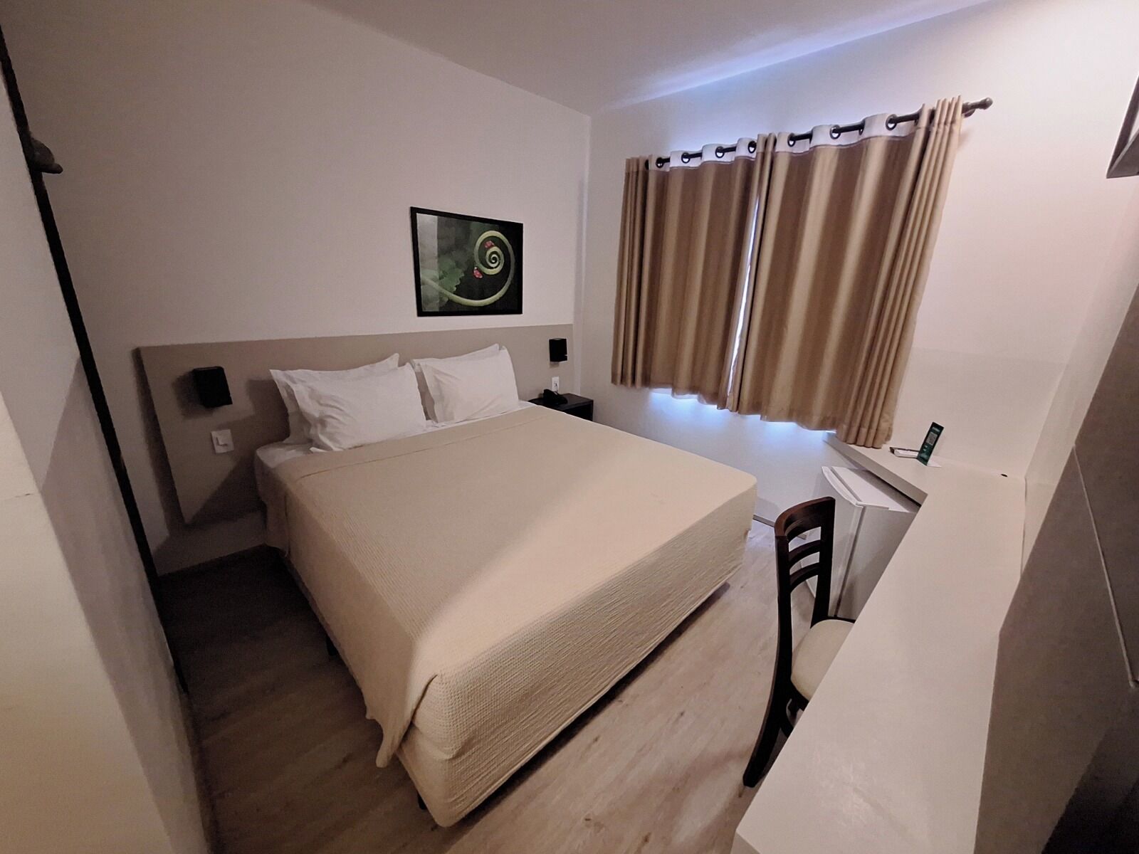 Quarto Duplo Standard | Minibar, quartos insonorizados, Wi-fi grátis, roupa de cama fornecida 