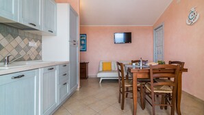 Apartamento, 2 quartos | Refeições no quarto