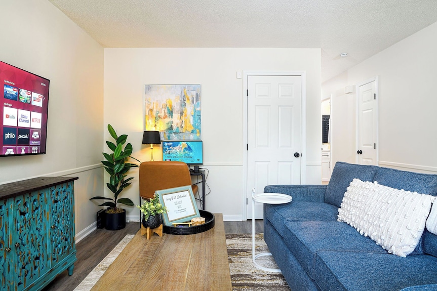 Renovated, 6min Furniture Market, Fenced Yard, 2min Hpu, Smart Tvs, Dog Friendly - High Point University, High Point