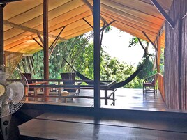 Quarto Clássico com Cama de Casal | Vista para o resort