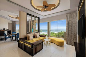 Suite, 1 quarto, vista para o oceano | Sala de estar | Televisor LCD, matraquilhos, ténis de mesa, livros